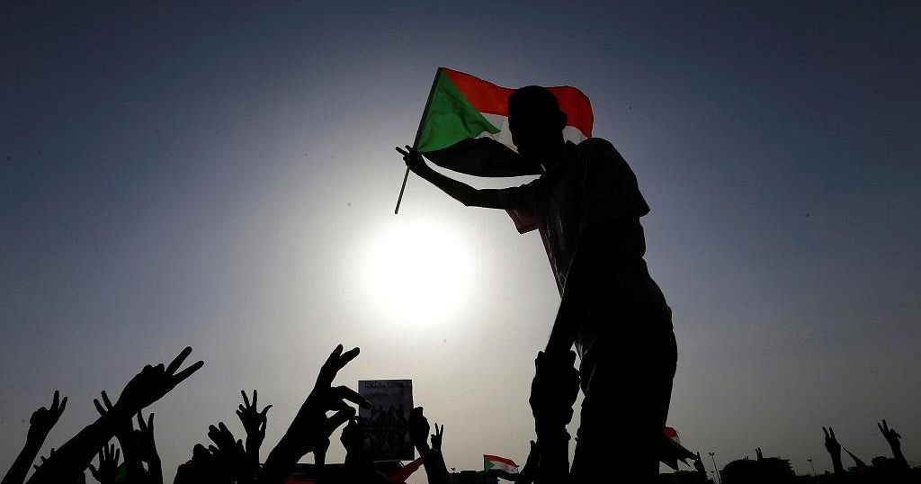 Sudanese artists use graffiti to further the revolution | Africanews