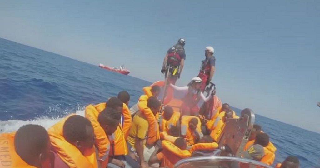 Over 500 rescued migrants remain stranded at sea | Africanews