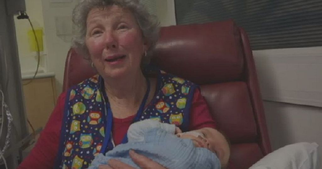''Cuddle therapy'' helping premature babies | Africanews