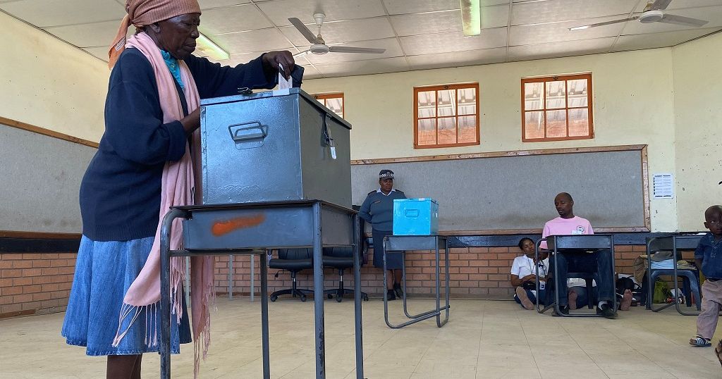 Botswana awaits results in close election | Africanews