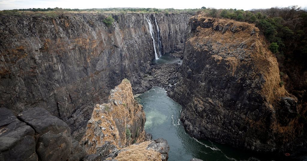 Sécheresse : perle touristique d'Afrique, les Chutes Victoria se ...