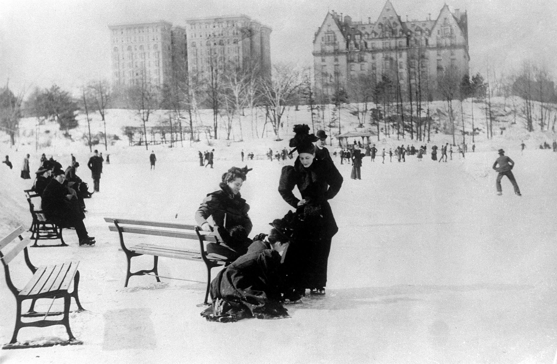 In pictures: These vintage shots from the snow will get you in the mood ...