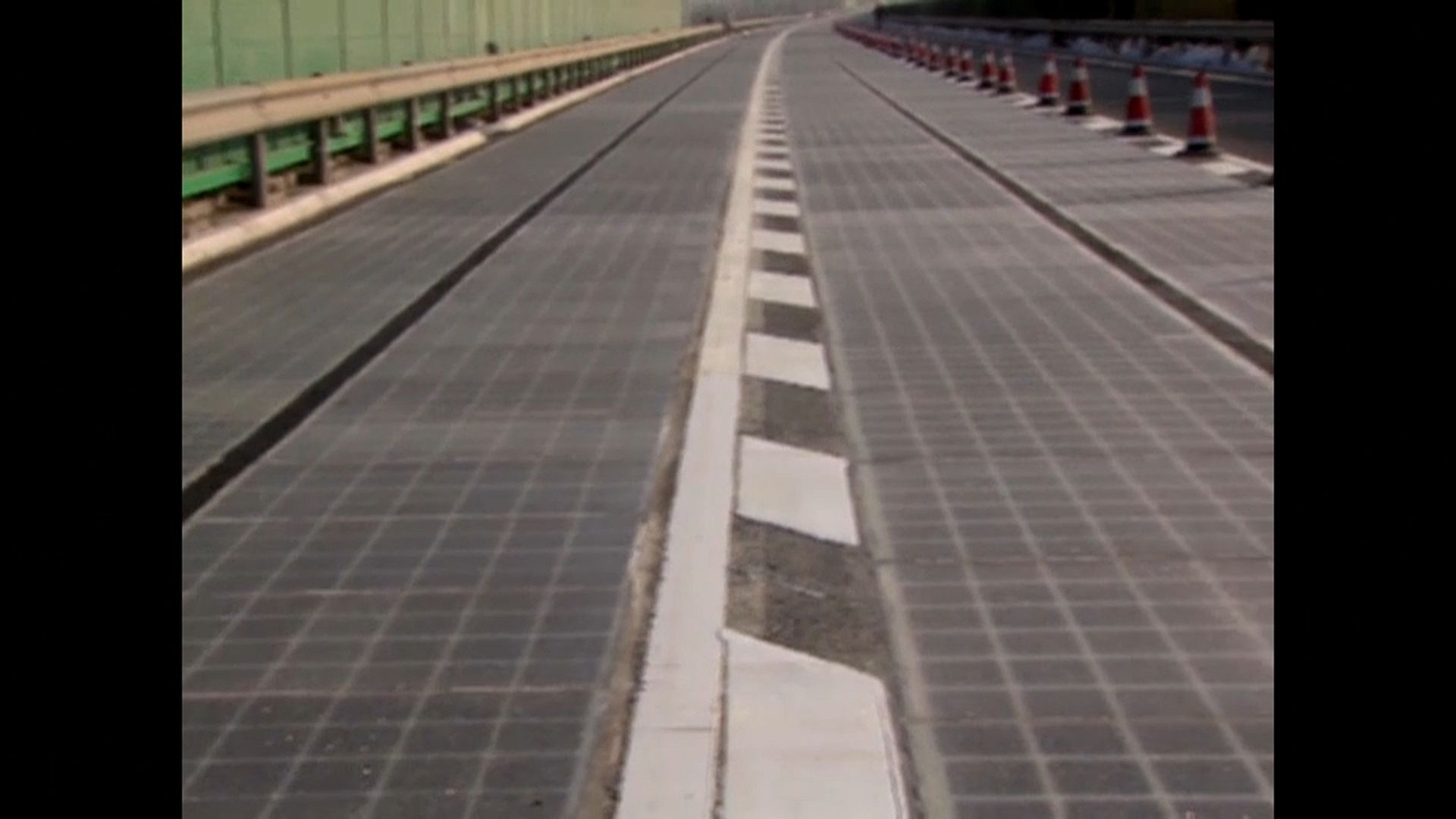 New solar-powered highway opens in China | Euronews