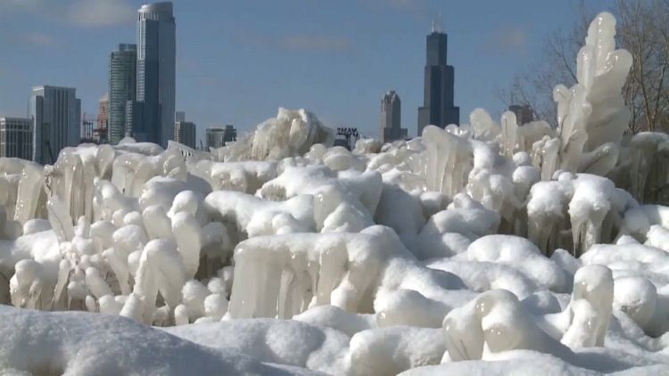 Video. Cold snap converts beach of Lake Michigan into an ice sculpture ...