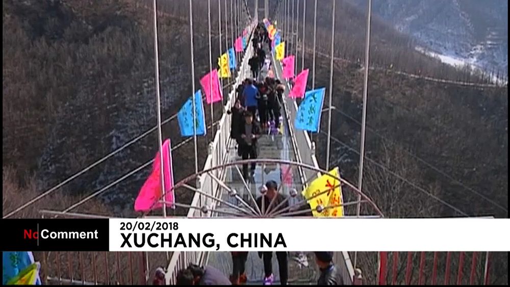 VIDEO : A new glass suspension bridge inaugurated in China | Euronews