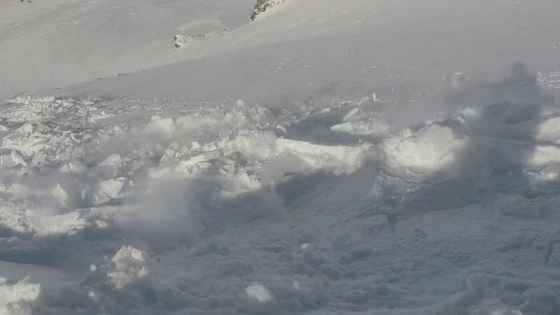 Watch Snowboarder Films The Moment He Gets Caught In Avalanche Euronews