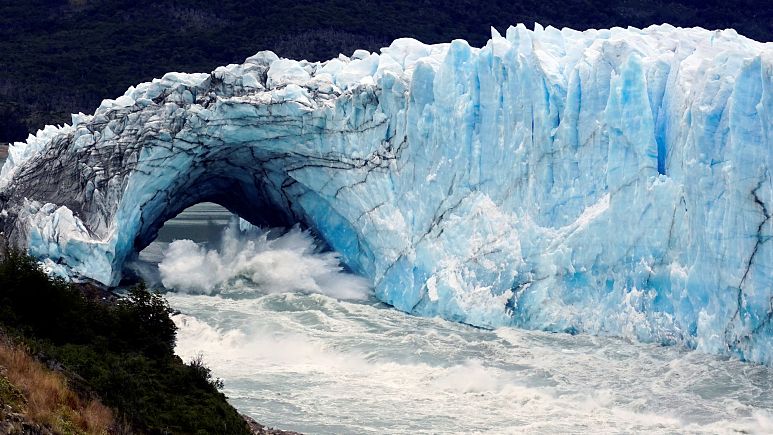 Ice bridge collapse dazzles tourists in Argentina | Euronews