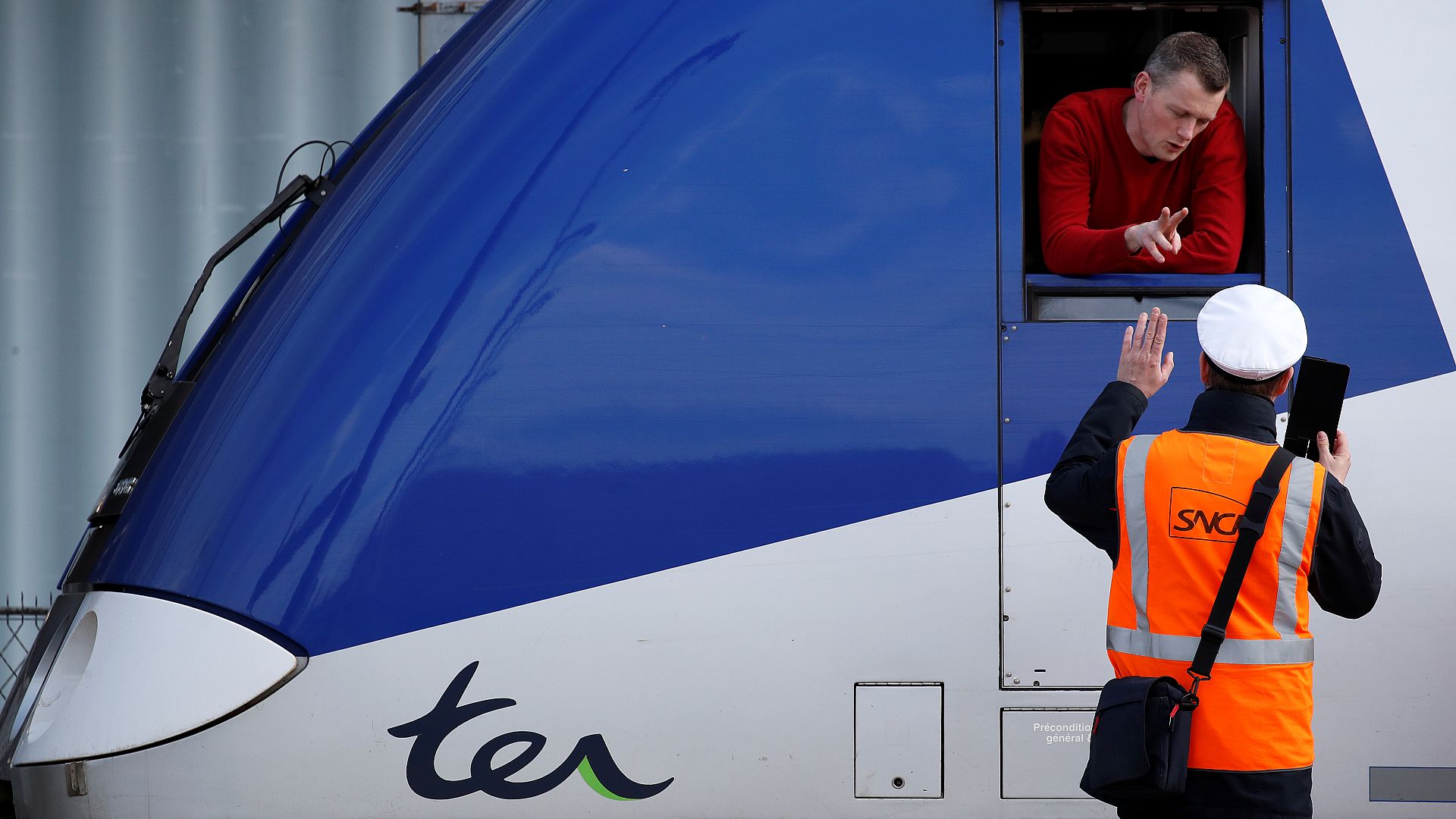 France's rolling railway strikes: The 'cheminot' status explained ...