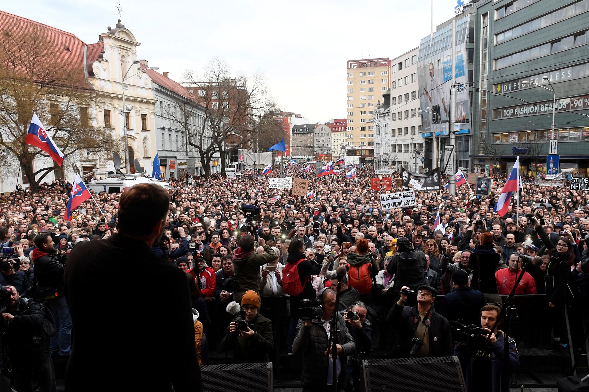 Slovakia police chief steps down as protests persist | Euronews