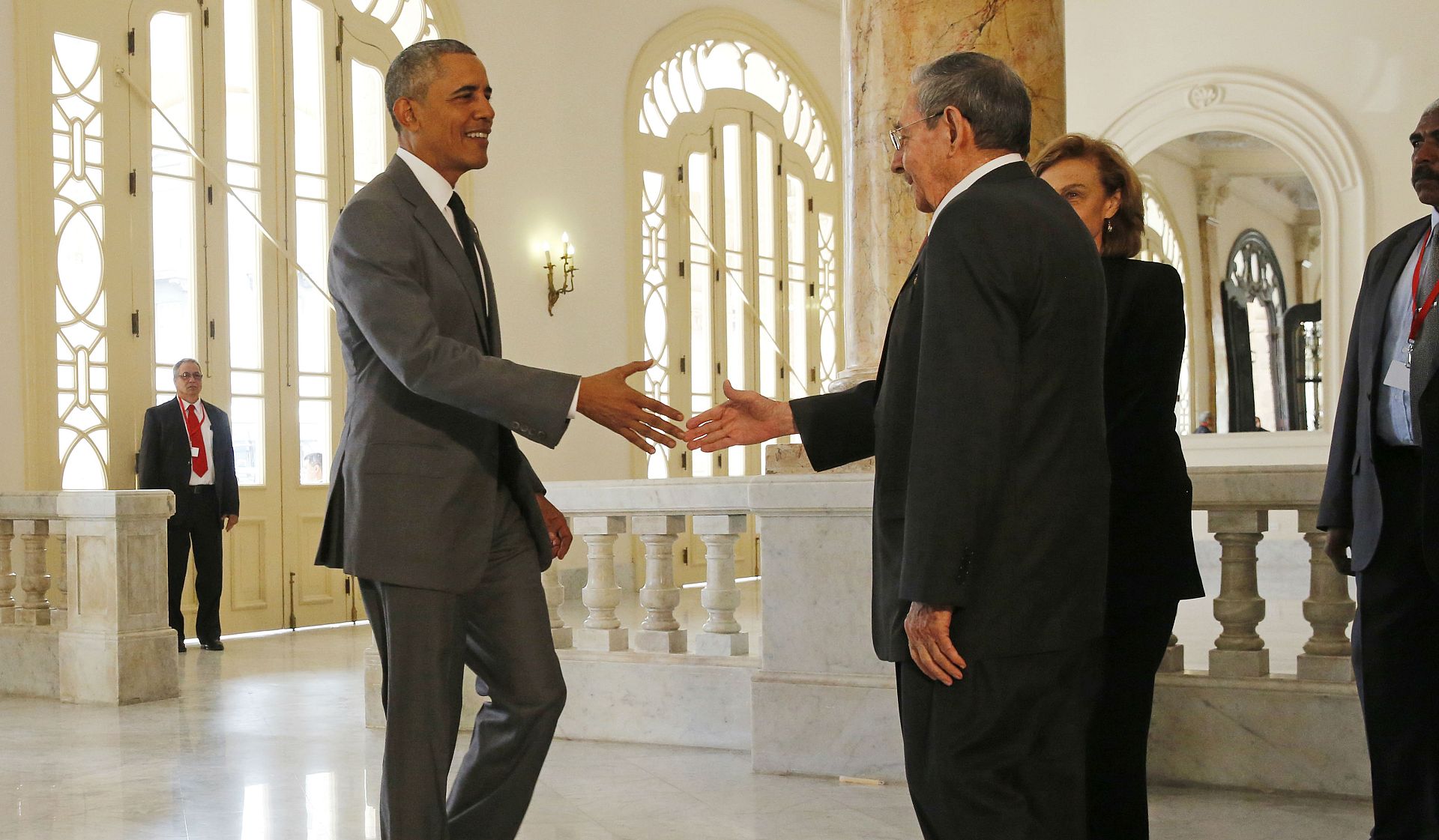 Seven handshakes that changed the world | Euronews