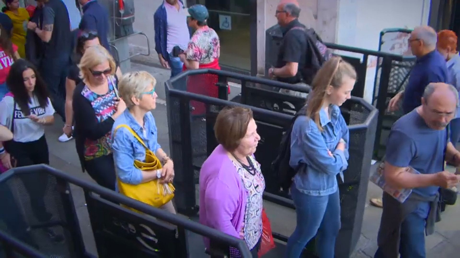 Venice introduces turnstiles to manage crowds | Euronews