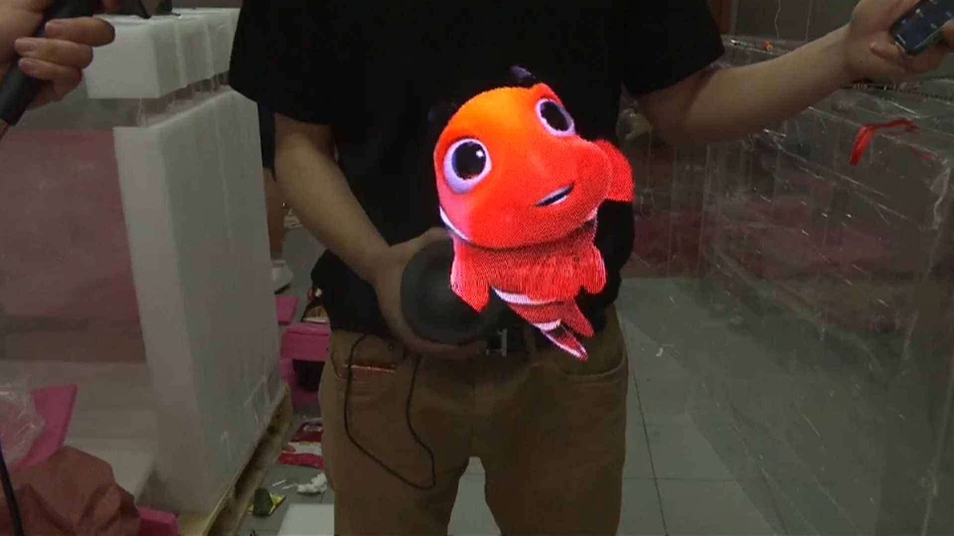 Holographic projector created by Chinese start-up | Euronews