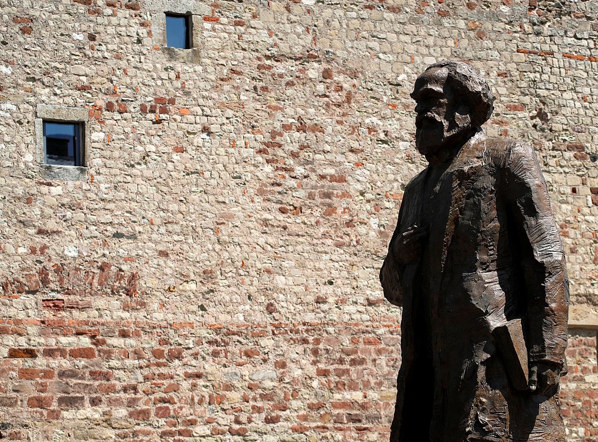 Germany unveils statue of Karl Marx in his hometown | Euronews