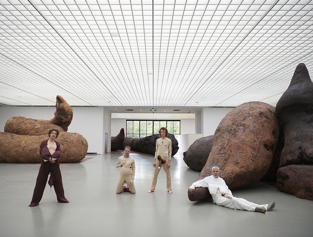 These giant poo sculptures prove 'contemporary art is not s***' | Euronews