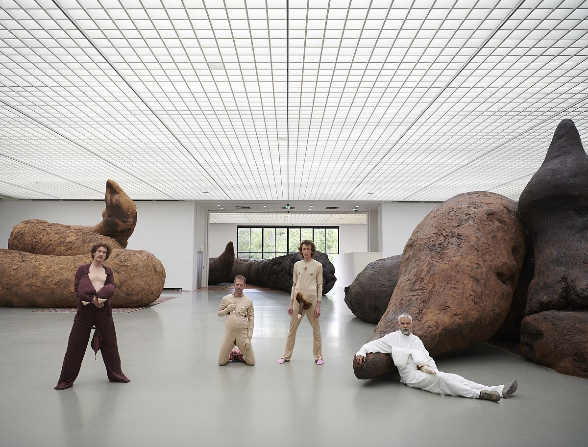 These giant poo sculptures prove 'contemporary art is not s***' | Euronews