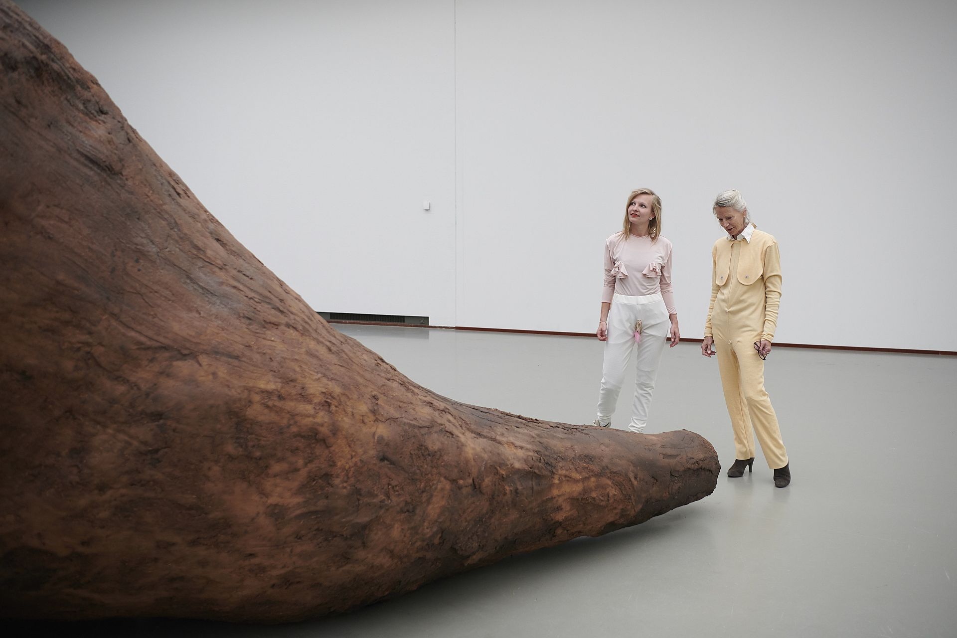 These giant poo sculptures prove 'contemporary art is not s***' | Euronews