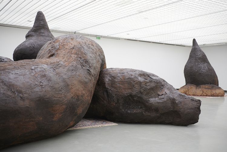 These giant poo sculptures prove 'contemporary art is not s***' | Euronews