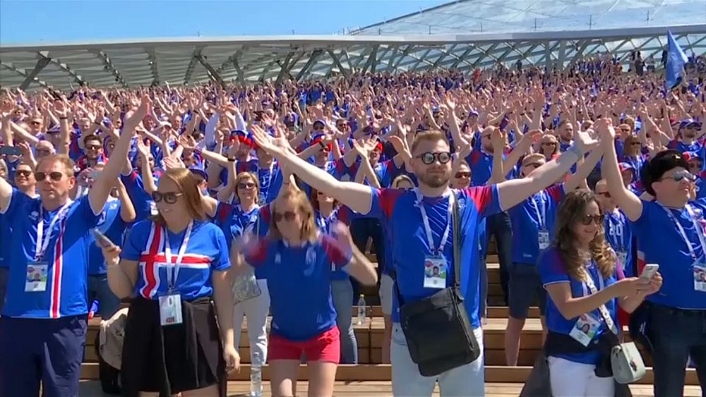 VIDEO : Iceland practise their Viking clap | Euronews