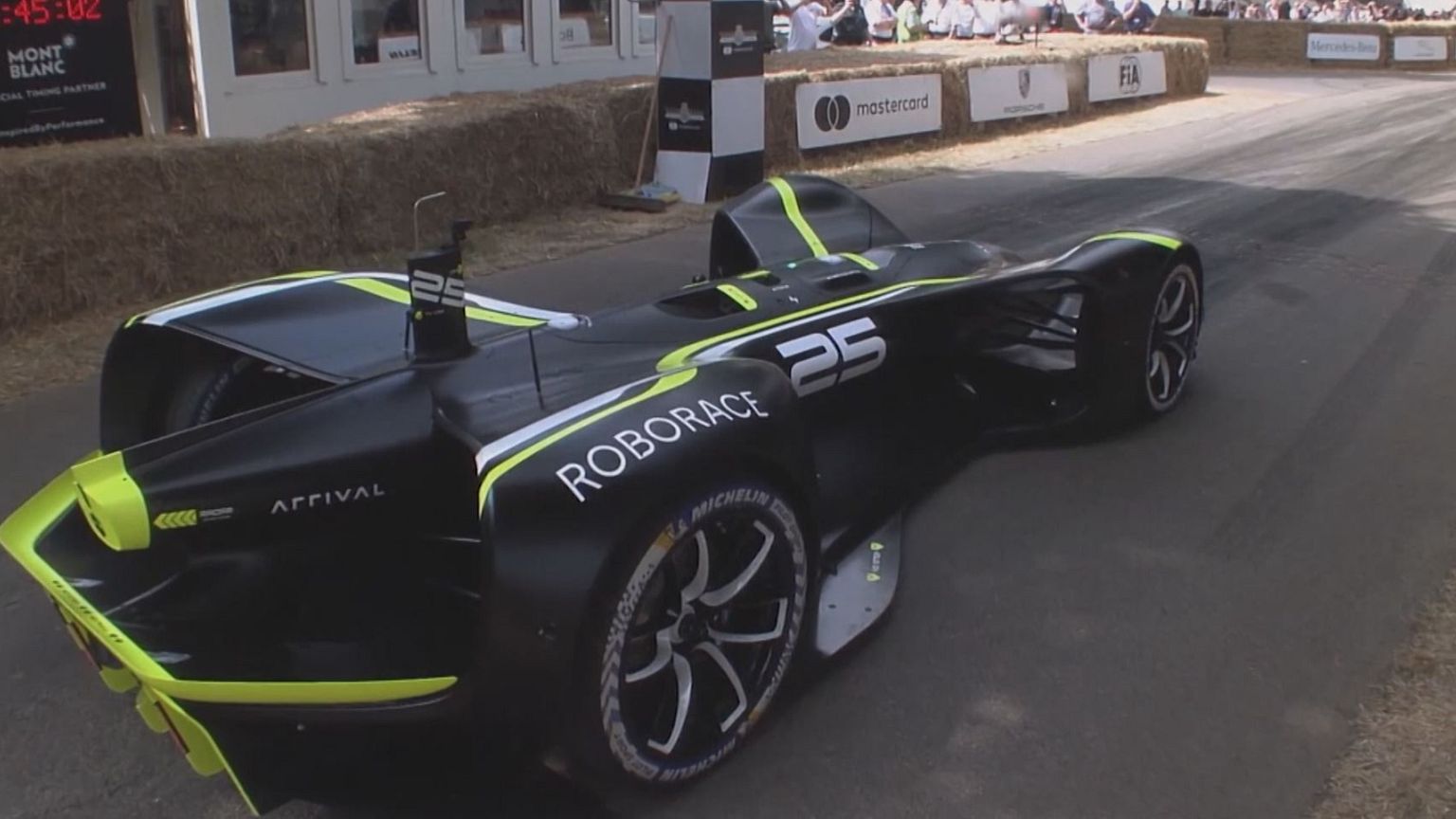 First self-driving race car completes 1.8 kilometre track | Euronews