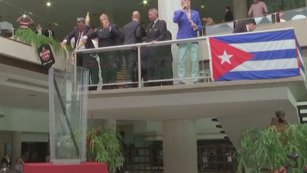 Watch: Cubans break national record for largest Cuba Libre cocktail ... Watch: Cubans break national record for largest Cuba Libre cocktail ...