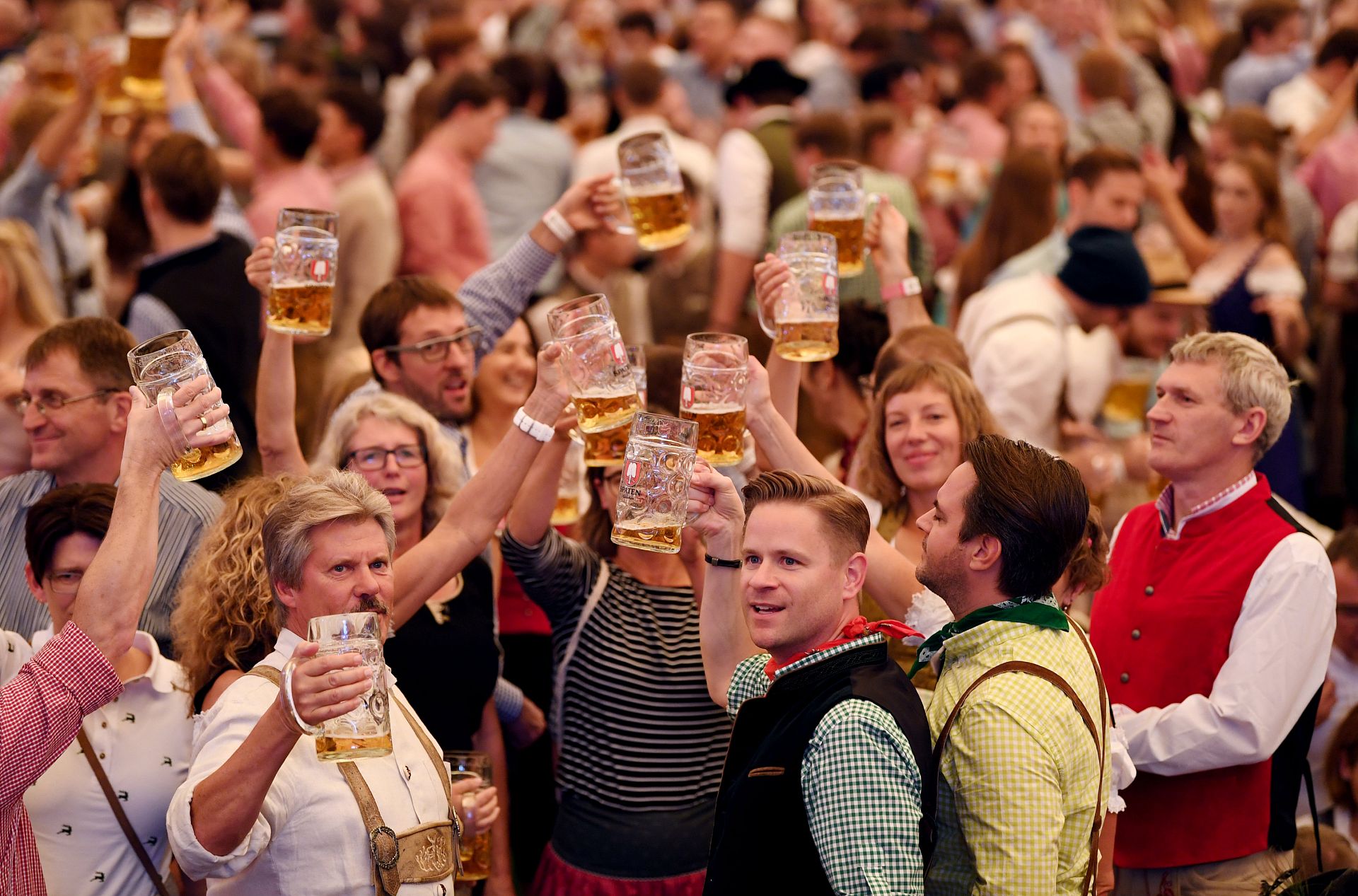 In pictures: Oktoberfest kicks off in Munich | Euronews
