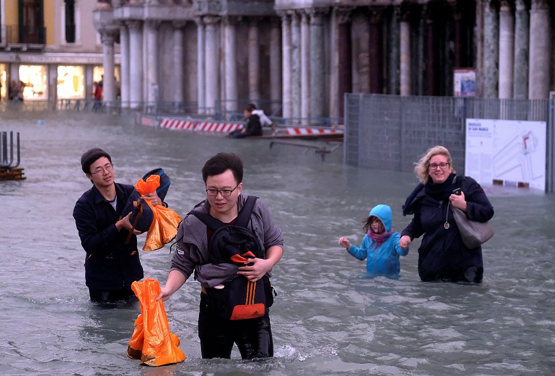 In pictures: Tourists stuck as floods hit Venice | Euronews