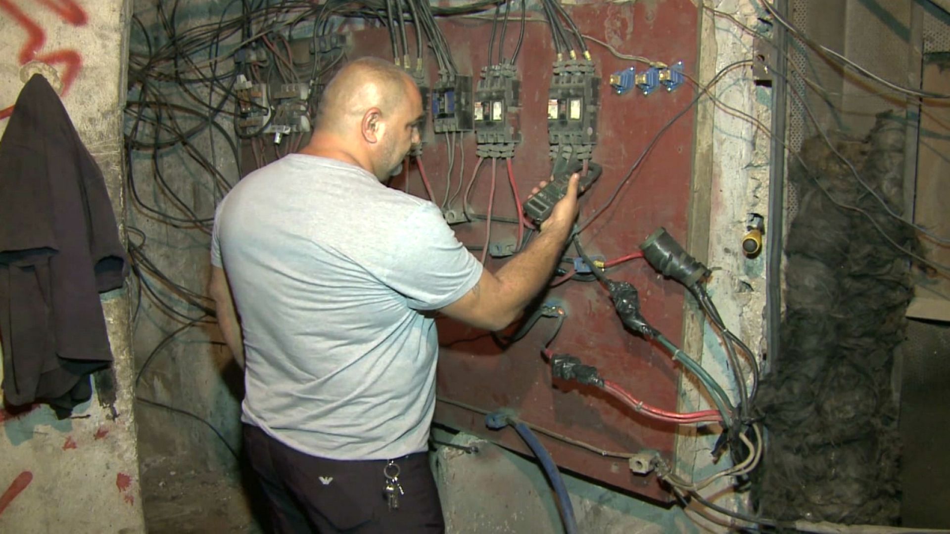Meet the man trying to fight the electricity crisis in Lebanon | Euronews