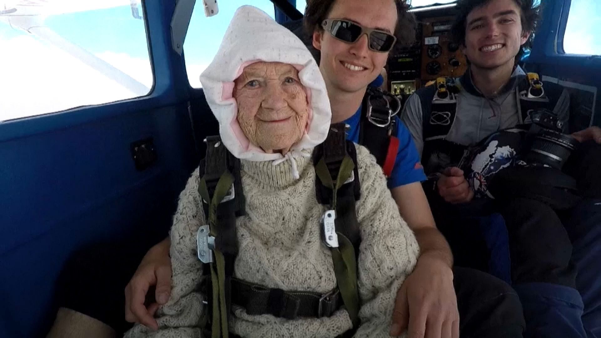 102 Year Old Australian Becomes Worlds Oldest Skydiver Euronews