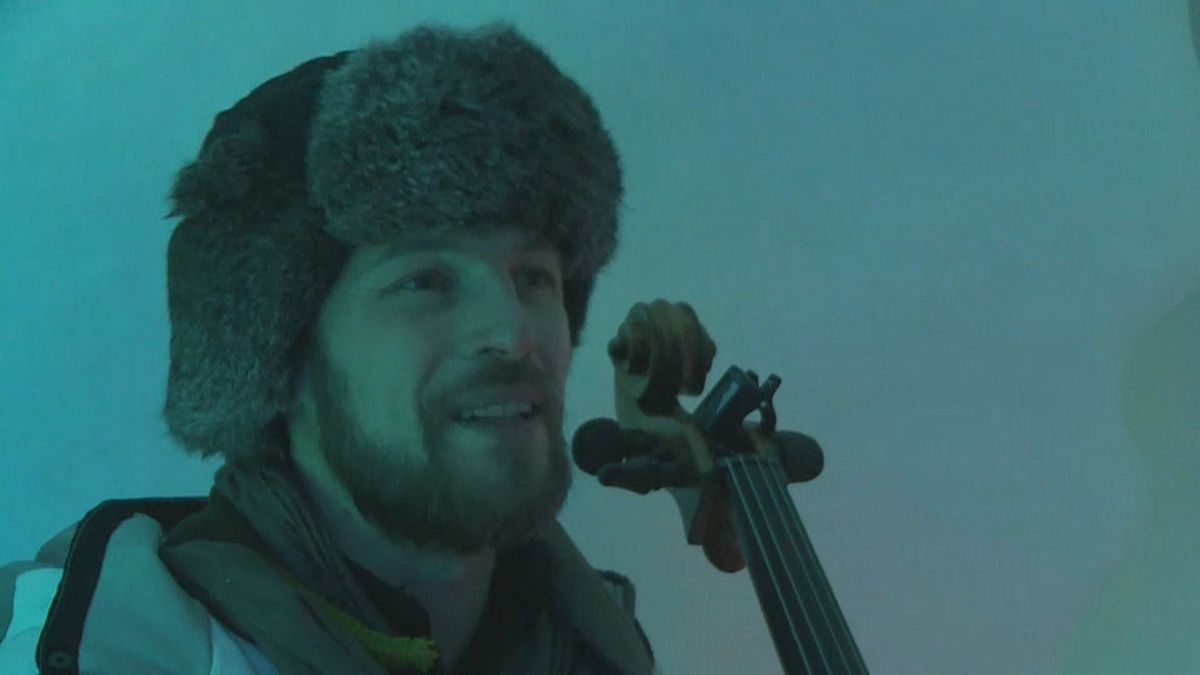 Konzertbesuch auf Skiern: Tim Linhart baut Instrumente aus Eis und gibt ...