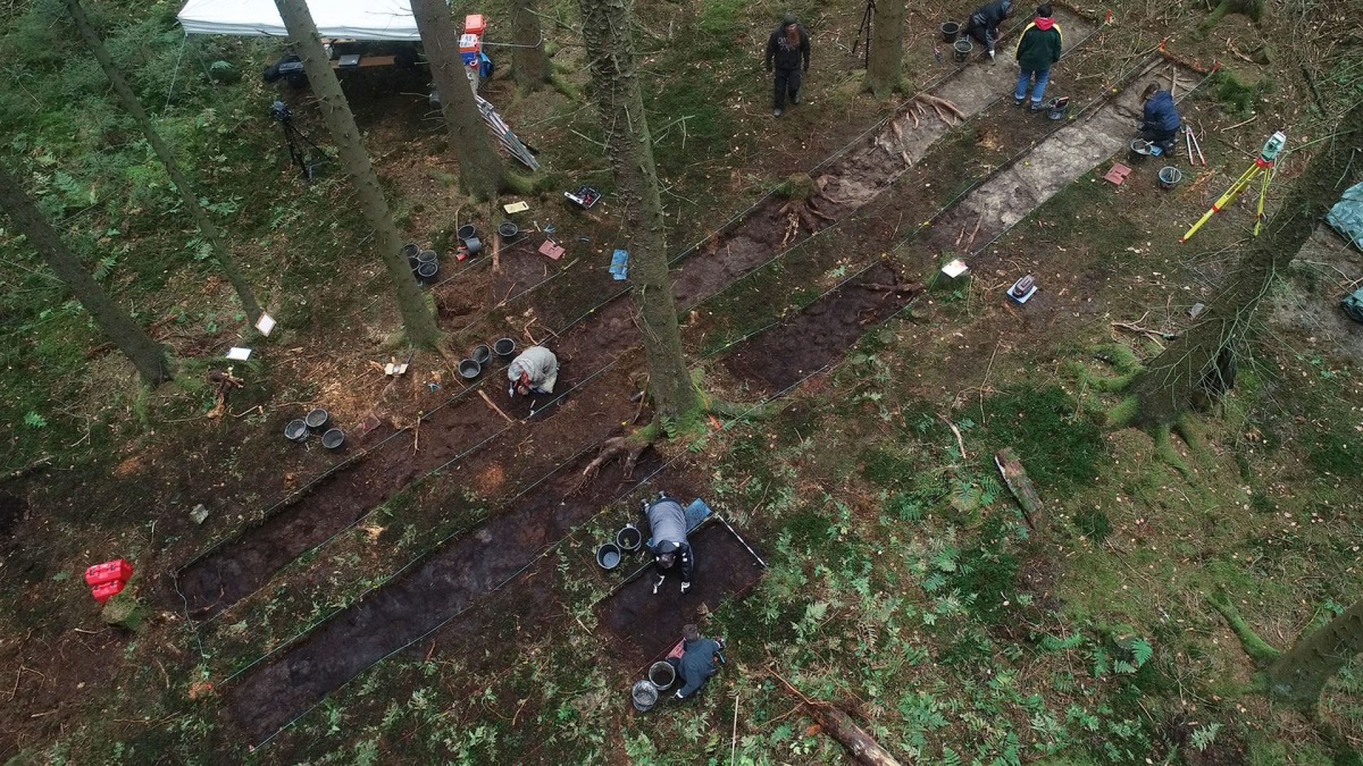 German archeologists unearth 400 artefacts from Nazi mass murder site ...
