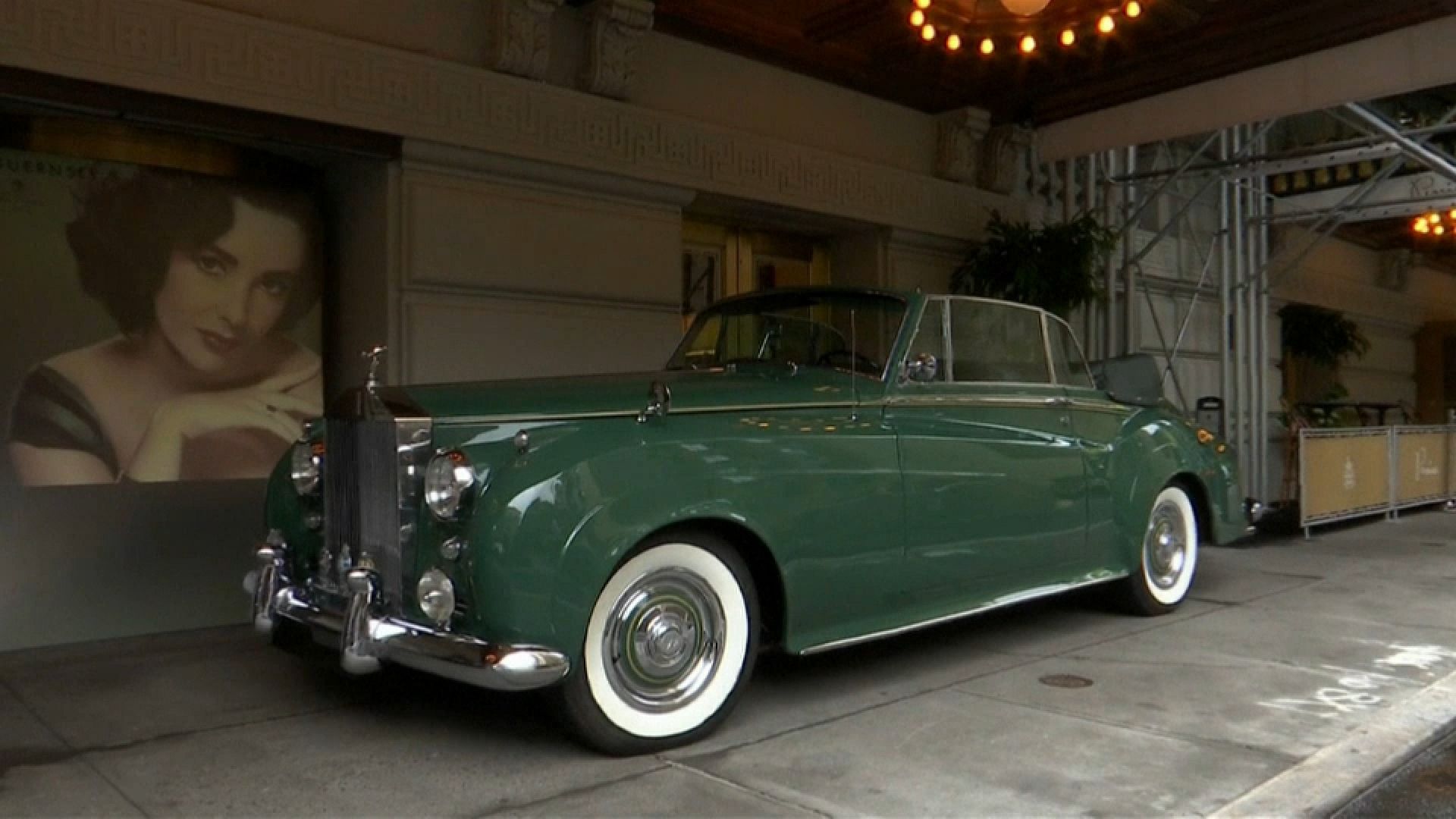 A subasta el icónico Rolls Royce verde de la actriz Elizabeth Taylor ...