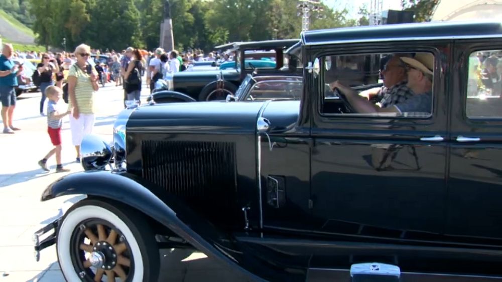 Baltic Way vintage car rally celebrates 1989 human chain for ...