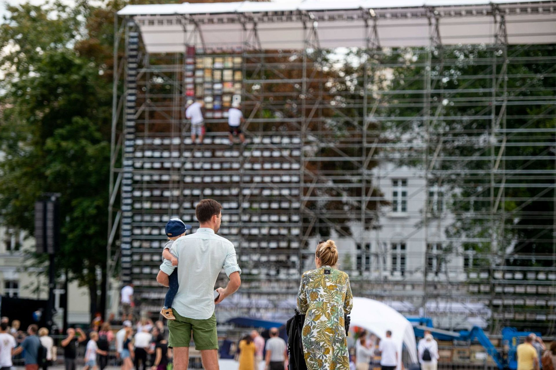 Lithuanian capital marks Baltic Way anniversary with record-breaking ...