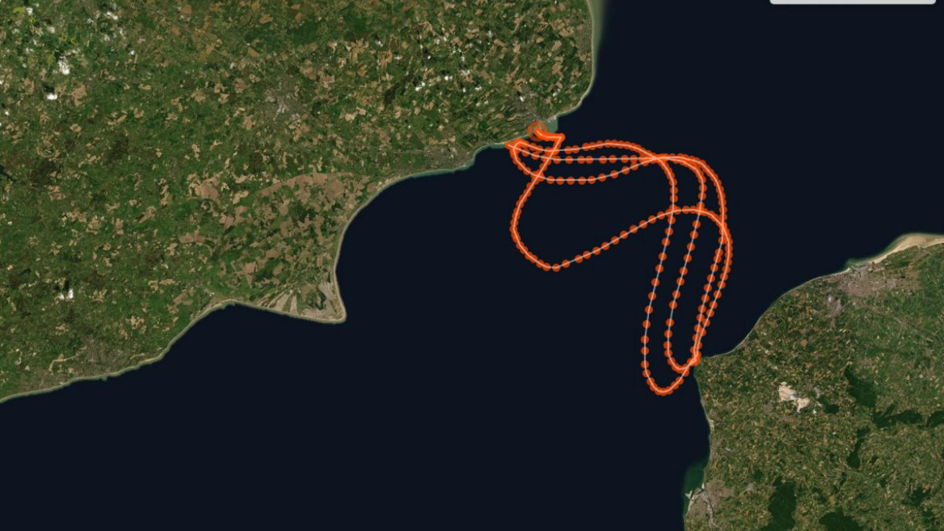 Sarah Thomas: Cancer survivor becomes first to swim English Channel ...