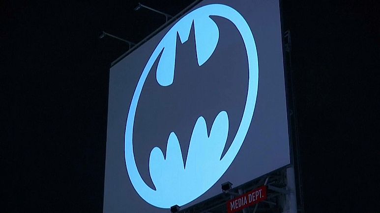 Watch: Batman symbol beamed into sky as caped crusader turns 80 | Euronews
