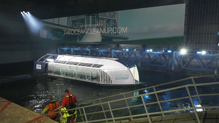 Watch: Dutch inventor unveils device to purge rivers of plastic | Euronews