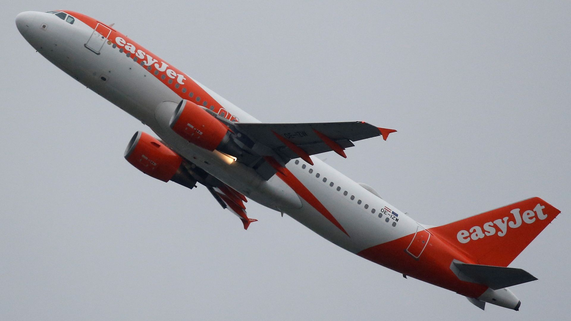 EasyJet unveils plans to become world's first carbon-neutral airline ...