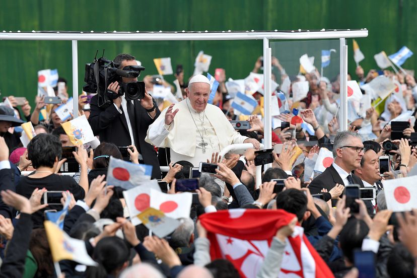 Pope Francis continues Asia trip with anti-nuclear message in Japan ...