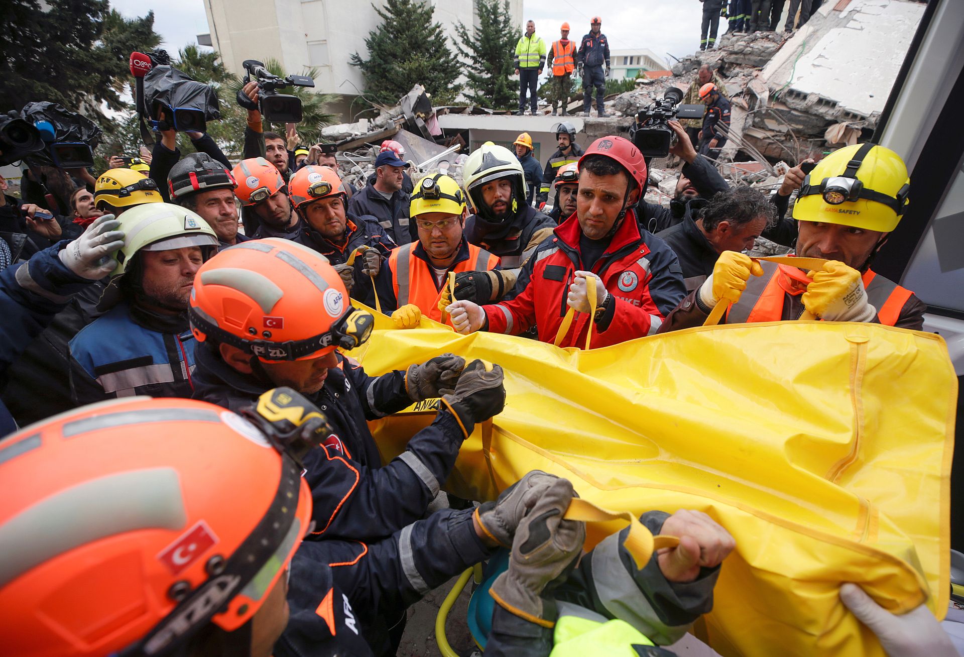 Albanians sleeping in cars at roadside to stay safe after deadly quake ...
