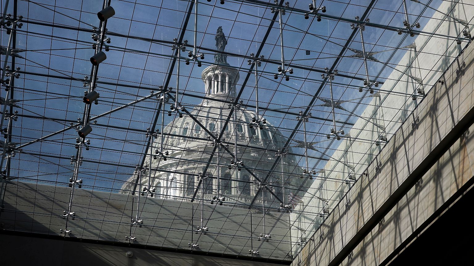 Azil soruşturması raporu tamamlandı: Trump'a görevi kötüye kullanma ...