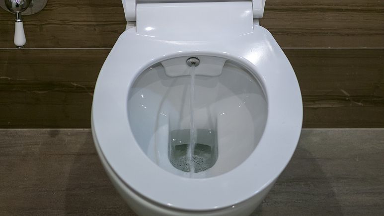 I made a practical guide on how to use a (italian) bidet, and after ...