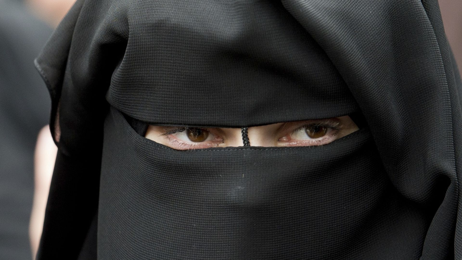 Requiring face masks to fight COVID-19 while upholding niqab bans shows ...