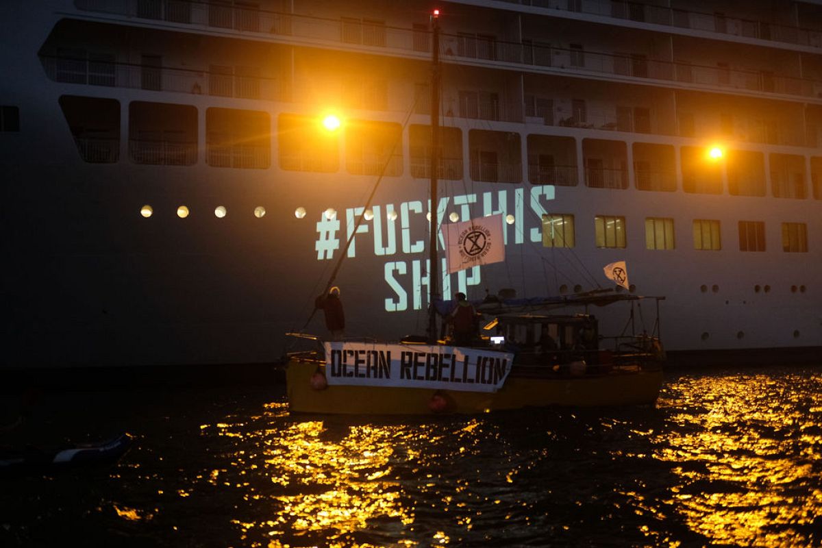 ‘Sort your ship out!’: Extinction Rebellion take to the seas to protest ...
