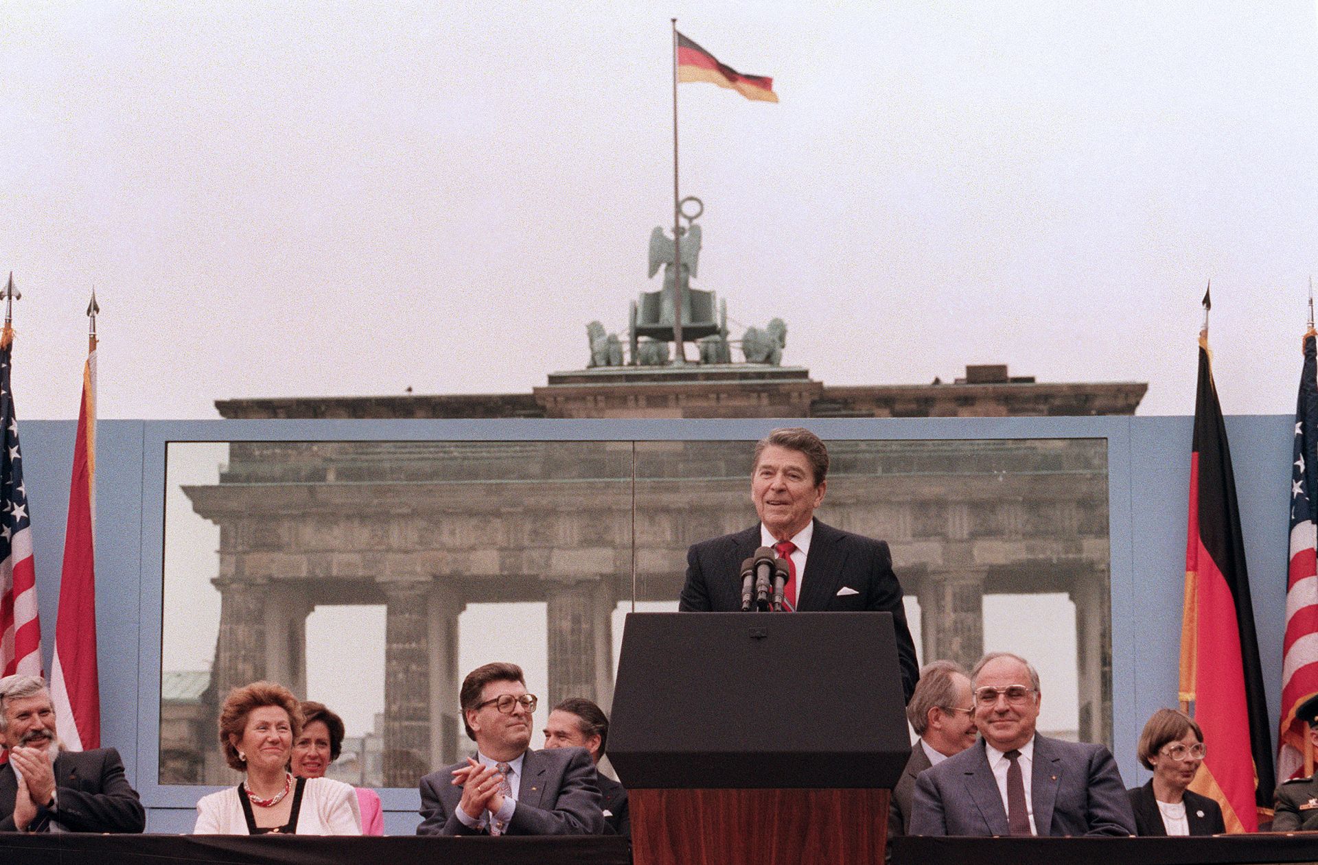 German Reunification: archive pictures show Unity Day as it happened 30 ...