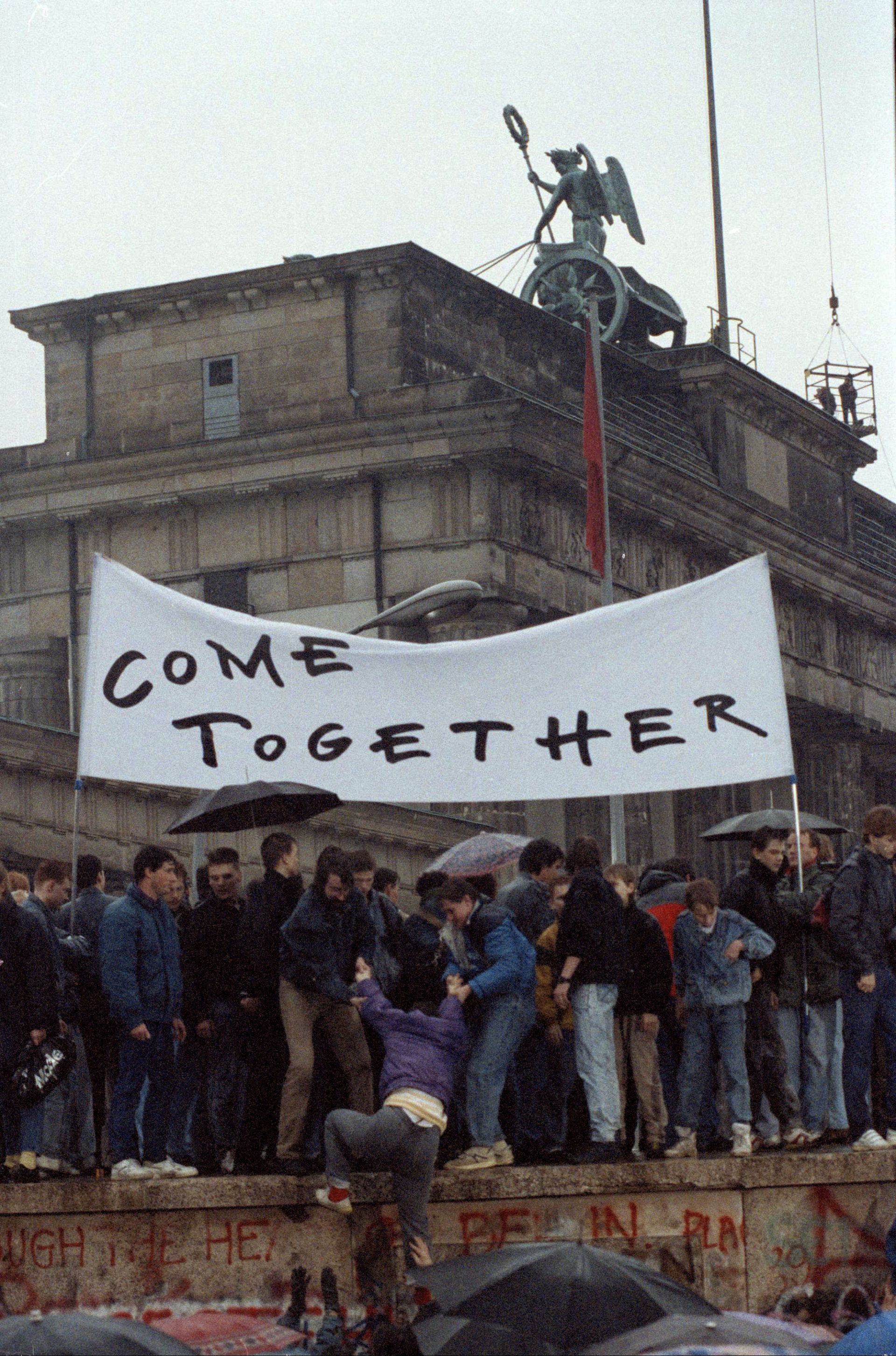German Reunification: archive pictures show Unity Day as it happened 30 ...