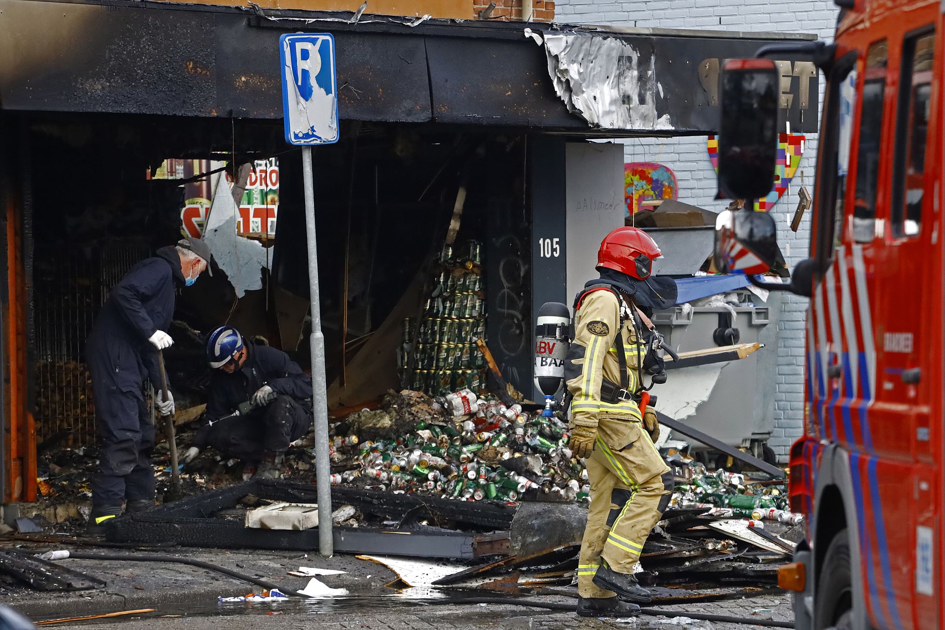 Netherlands: Explosions hit three Polish supermarkets with the same ...