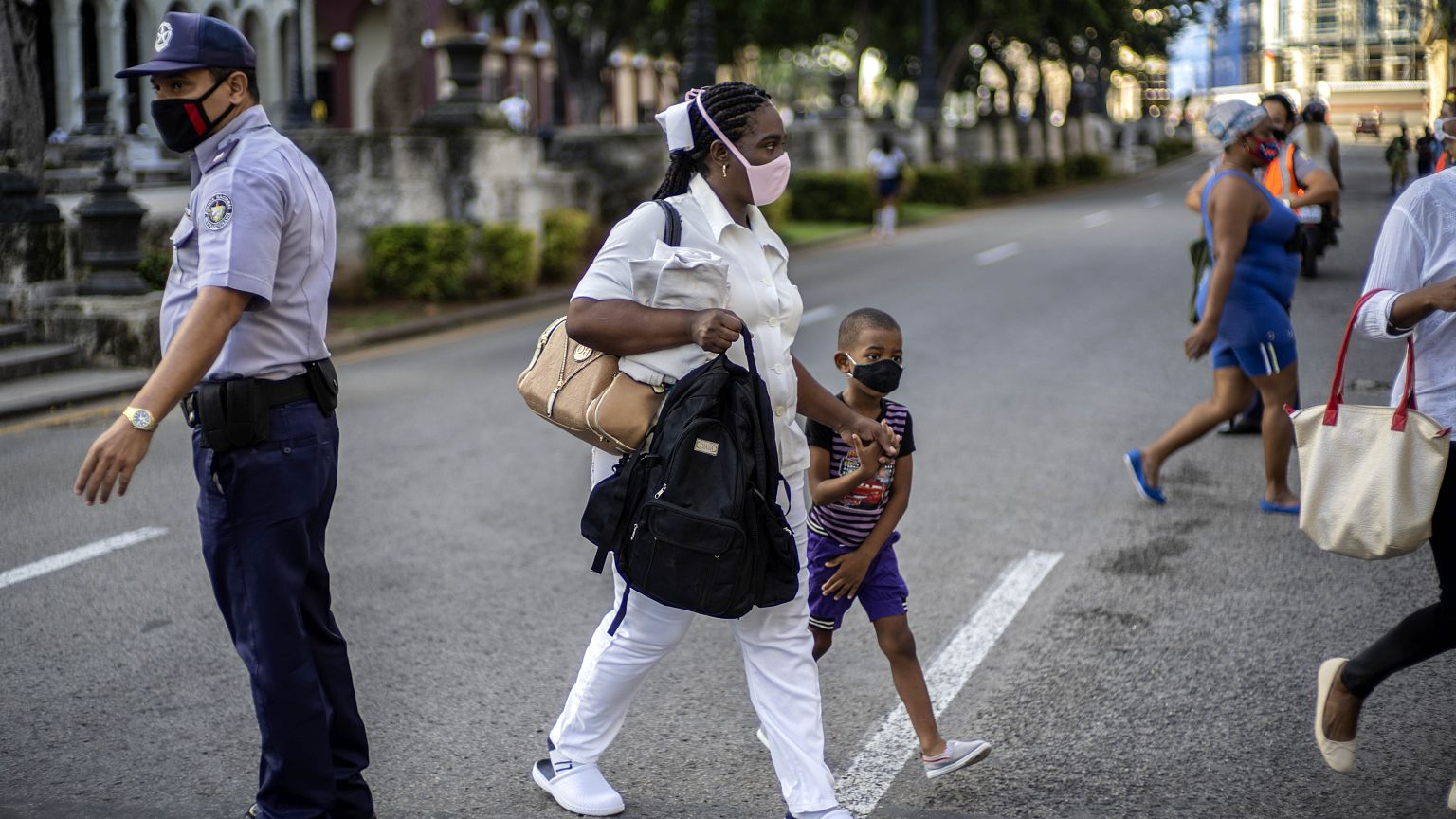 El Gobierno cubano inicia la unificación del peso convertible (CUC) y ...
