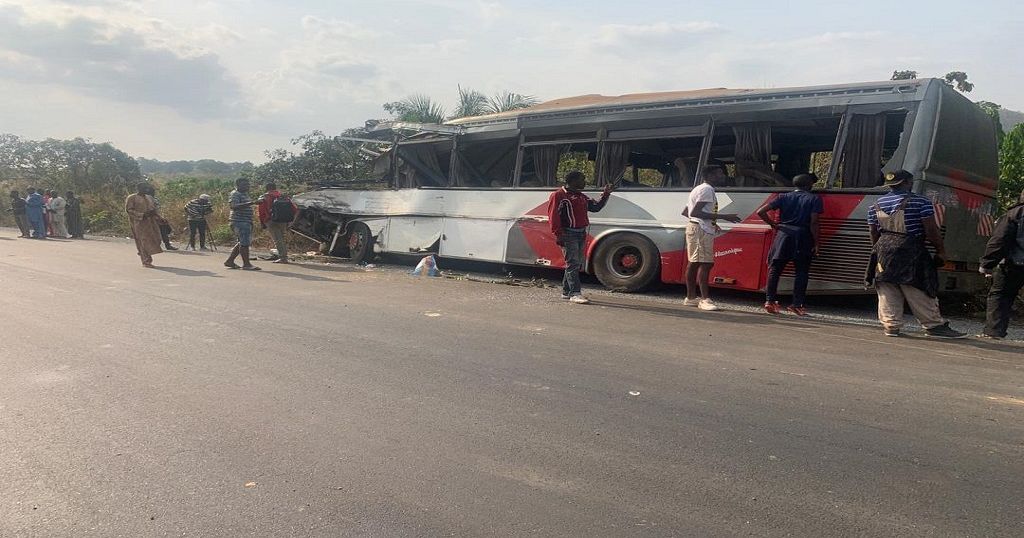 Cameroun : enquete ouverte sur l'accident de bus ayant fait 37 morts ...