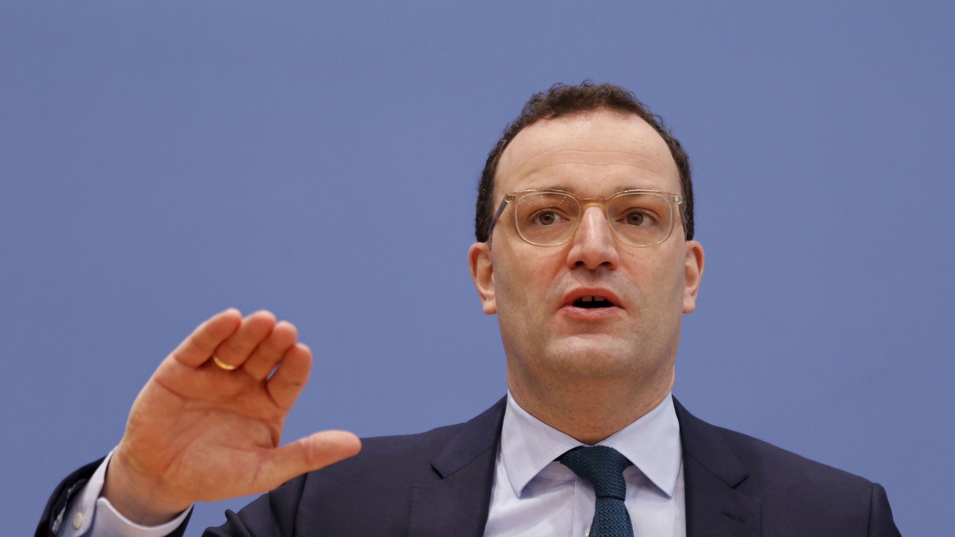 Spahn kauft US-Antikörper Mittel - Medikament half auch Trump | Euronews