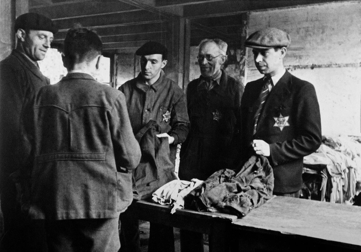 Photos of the Holocaust: What Nazi family albums and propaganda images ...